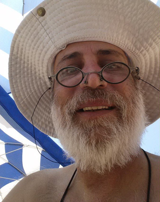 Prakash with hat | Osho News