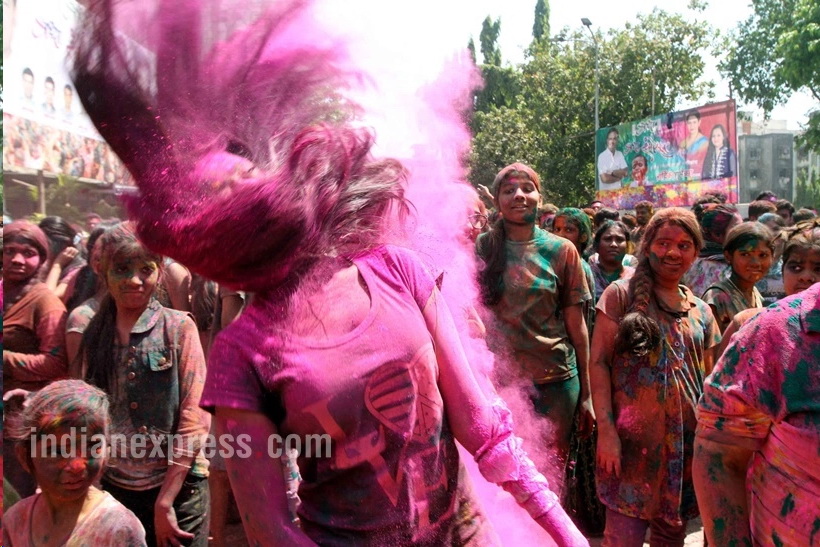 Mad splashes of colour on Holi | Osho News