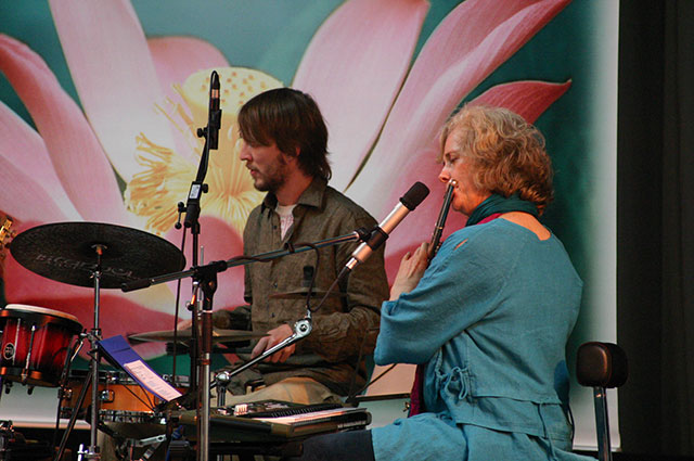 100-with-Simon-and-the-Rainbow-Spirit-Festival | Osho News