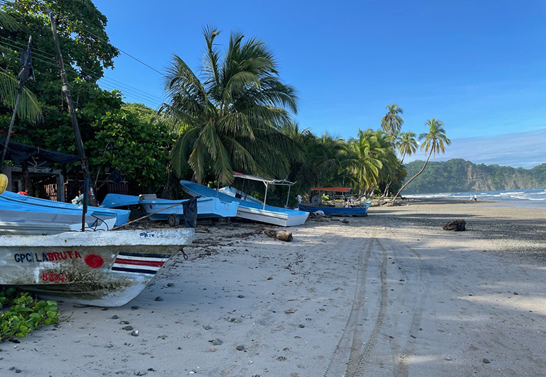 The friendly local people welcome us graciously into their paradise ...